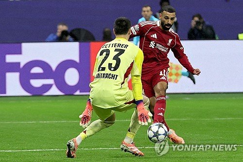 "살라가 분노하길 바란다" 슬롯 감독, EPL 득점왕 '2연속 벤치 강등' 가능성 시사…SNS 논란 뒤 긴장감 최고조! '살라 시대 끝났나' : 네이트 스포츠