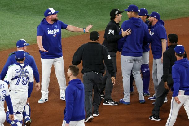 '전쟁이다' 감독까지 총출동! 155km 사구에 뿔난 히메네즈→다저스·토론토 벤치클리어링 폭발 : 네이트 스포츠