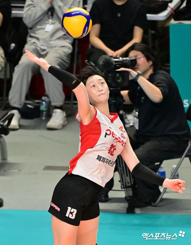 박은서 '집중해서 때린다'[포토] : 네이트 스포츠
