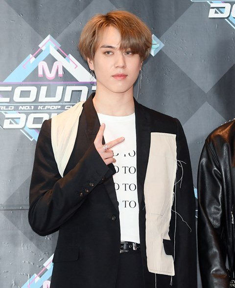 갓세븐 유겸, AOMG 이적설에 JYP "재계약 다각도로 논의 중" : 네이트 연예