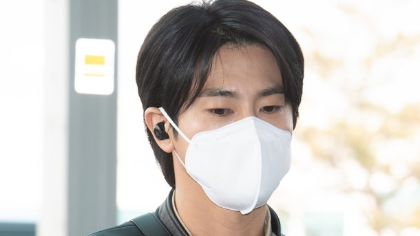 늦은 밤 유흥주점 모임 유노윤호 "방역수칙 어겨 죄송" : 네이트 뉴스