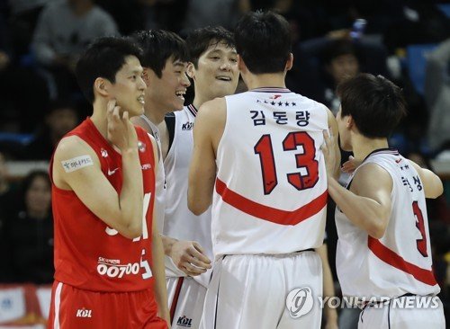 KCC, DB 추격 뿌리치고 3연승으로 단독 3위(종합) : 네이트 스포츠