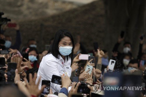 페루 대선 투표 마치고 인사하는 후지모리 게이코 후보 네이트 뉴스
