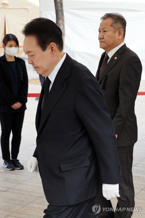 합동분향소 조문하는 윤석열 대통령과 이상민 행안부 장관 네이트 뉴스