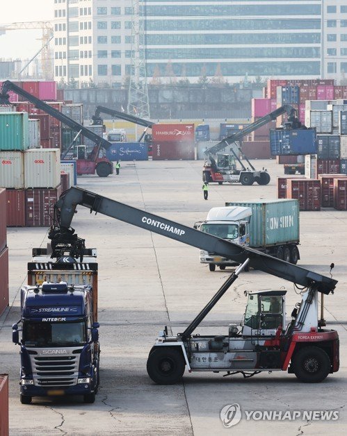 분주한 컨테이너 하역작업 : 네이트 뉴스