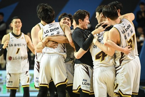 프로농구 1·2위 KGC·LG 나란히 승리…여전히 1.5경기 차(종합) : 네이트 스포츠