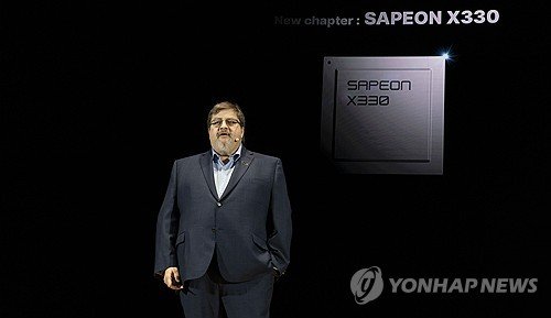 AI 반도체 'X330' 설명하는 마이클 쉐바노우 최고기술책임자(CTO) : 네이트 뉴스
