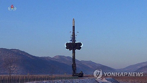 북한 중앙TV, ICBM '화성-18형' 발사 영상 공개 : 네이트 뉴스