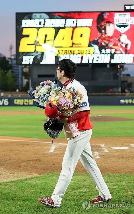 '대투수' 양현종, KBO 역대 최다 탈삼진 2049 달성 : 네이트 스포츠