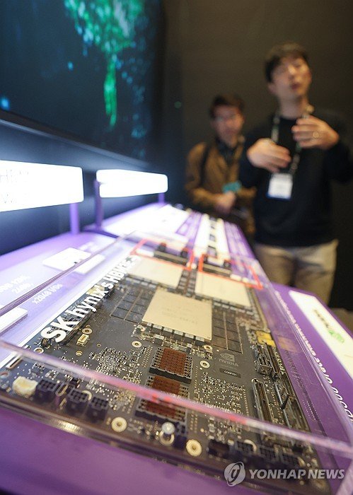AI 서밋에 전시된 SK하이닉스 HBM3E : 네이트 뉴스