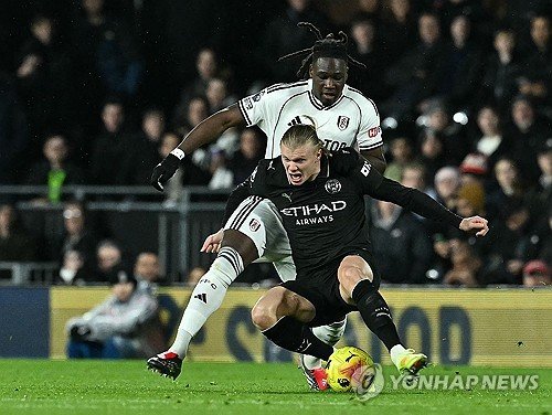 맨시티 홀란, EPL 111경기 만에 100골…시어러 넘어 '새역사' : 네이트 스포츠