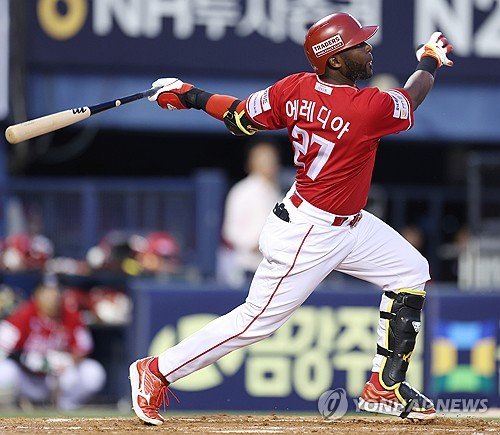 '4년째 SSG' 에레디아, 5년 뛴 로맥의 안타 기록 넘어설까 : 네이트 스포츠