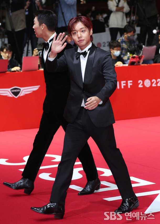 [27th BIFF] 박지훈, '배우로 레드카펫 밟아요' : 네이트 연예