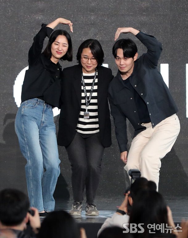 [27th BIFF] "영화제에서 왜 드라마를?"…OTT 섹션 확대에 관한 두 시선 : 네이트 뉴스