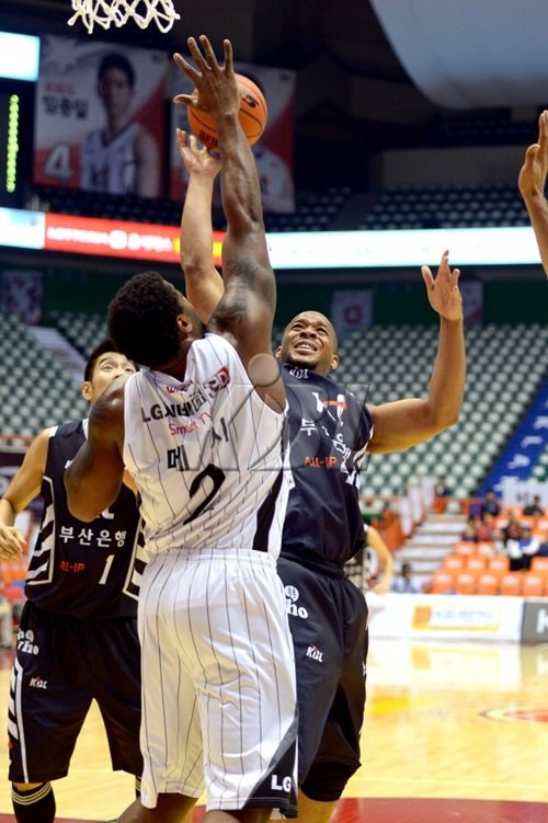 '메시 29P·17R' LG, KT에 24점차 승 : 네이트 스포츠