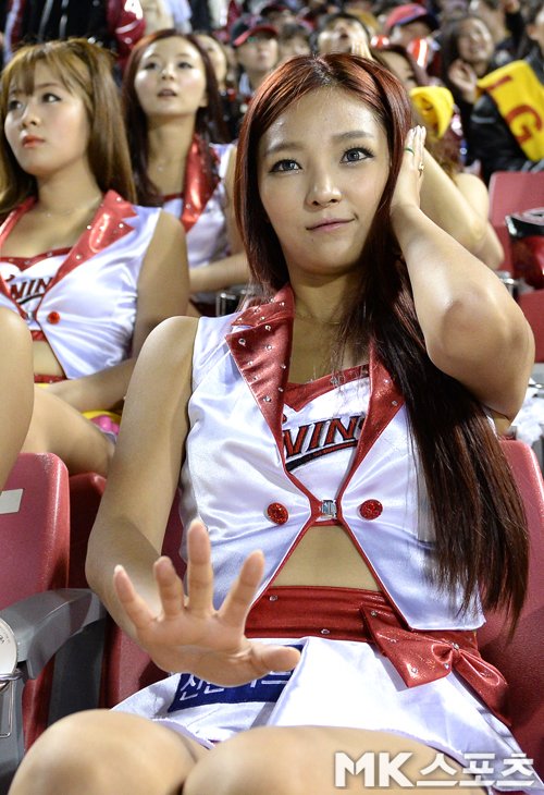 치어리더 강윤이, 'LG PO진출을 바라며' [MK포토] : 네이트 스포츠