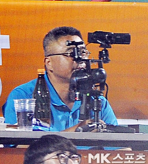 ML 스카우트 '박병호의 일거수일투족을 잡아라' [MK포토] : 네이트 스포츠