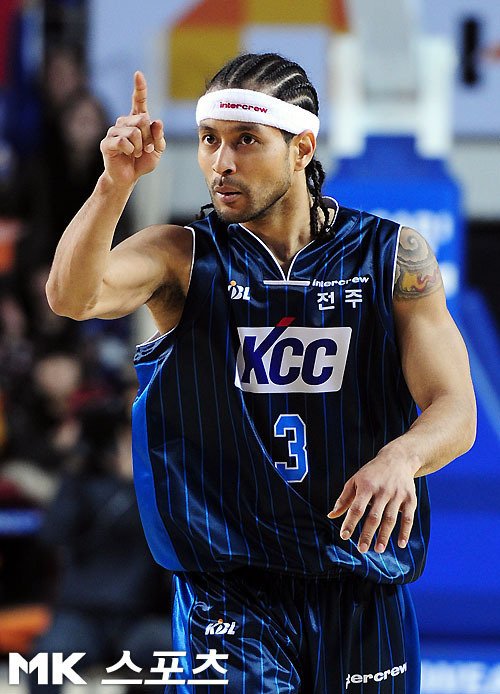 '전태풍 맹활약' KCC, LG 꺾고 2연승 행진 : 네이트 스포츠