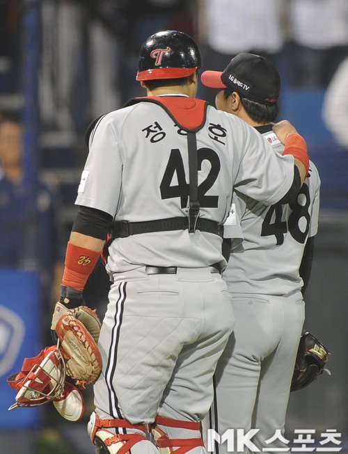 [PO1] NC의 뒷심…행운의 2홈런 이겨낸 집념의 5안타 : 네이트 스포츠