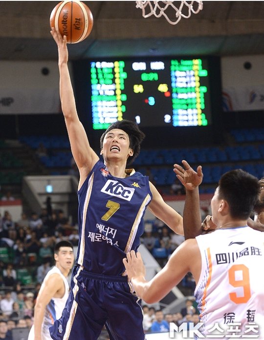 '송교창 18점' KCC, SK와 8위 매치업서 신승 : 네이트 스포츠