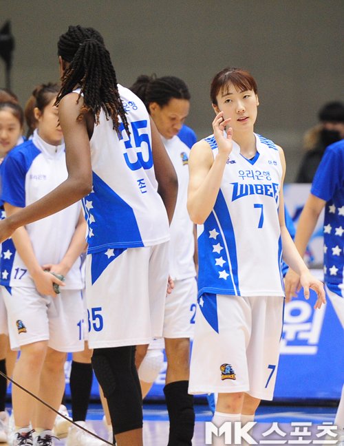 박혜진-존스 'KDB전 19연승 승리주역이야' [MK포토] : 네이트 스포츠