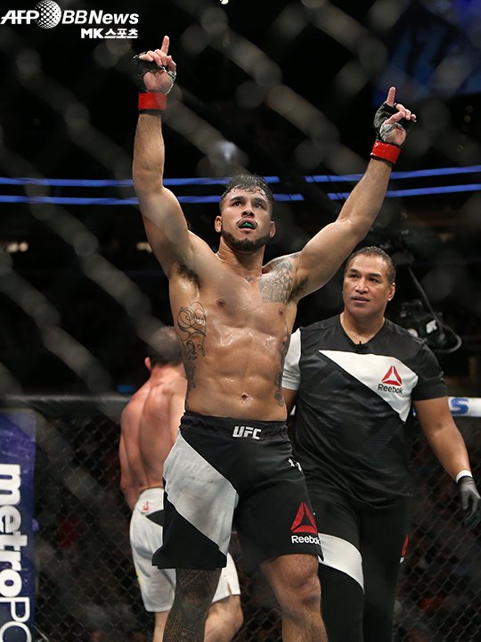 [UFC216 공식인터뷰] 'UFC 11승' 한국계 "미들급 정상구도 엉망" : 네이트 스포츠