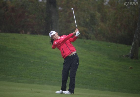 김민선, SK네트웍스 2R서 단독 선두 질주 [KLPGA] : 네이트 스포츠