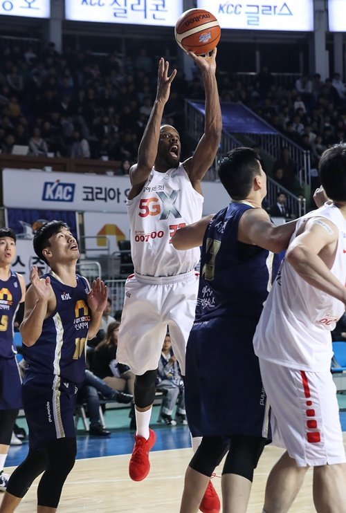 '헤인즈 더블더블' SK, KCC 잡고 6연패 탈출 : 네이트 스포츠