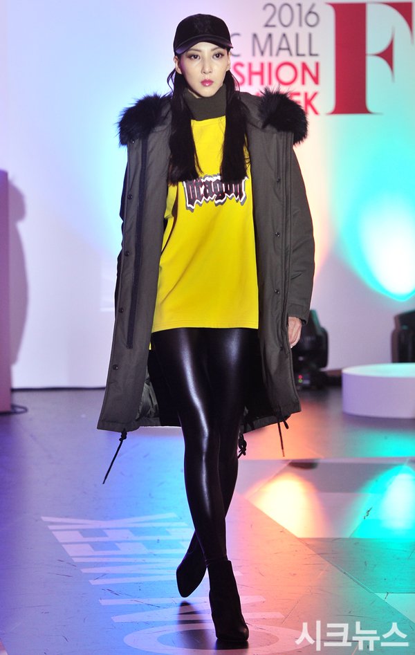 [시크포토]IFC몰 패션위크 '에잇세컨즈 지드래곤 2016F/W' : 네이트 뉴스