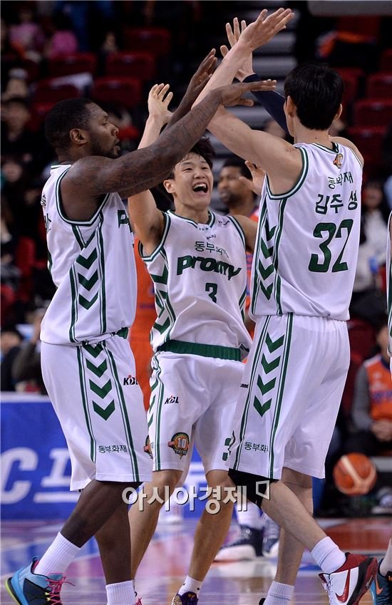 원주 동부, LG 잡고 홈 8연승…KCC 20승 고지(종합) : 네이트 스포츠