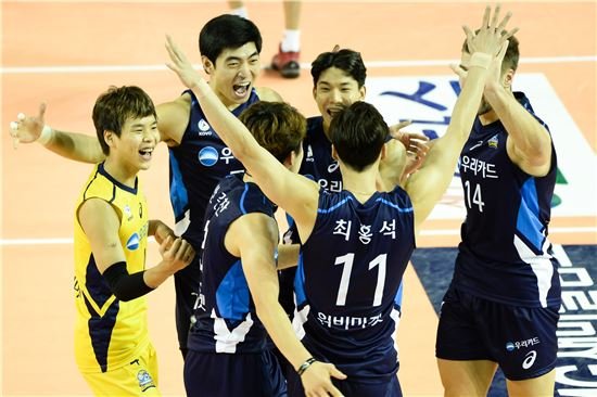 '최홍석 20점' 우리카드, KOVO컵 3연승 조 1위로 준결승행 : 네이트 스포츠