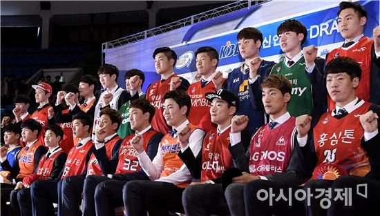 [포토]파이팅 외치는 2016 KBL 신인 선수들 : 네이트 스포츠