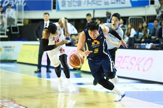 KCC 이정현 친정팀 KGC에 비수 '이적후 최고 활약' : 네이트 스포츠