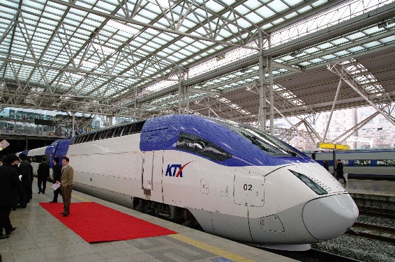 (KTX-2 시승기) 넓어진 공간, 줄어든 진동 : 네이트 뉴스