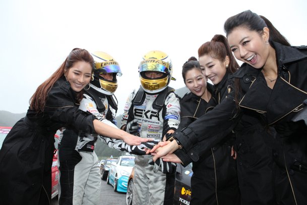 EXR, 레이싱 팀 ‘TEAM 106’ 우승 기념 이벤트 : 네이트 뉴스