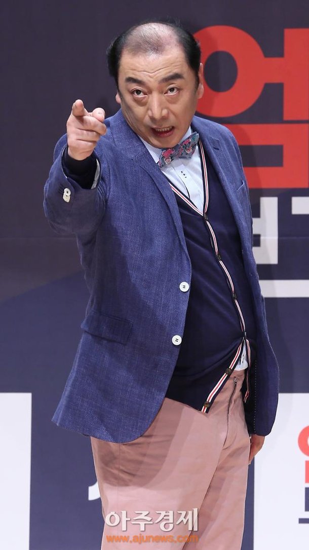 [AJU포토] 염동헌, '중학교 도덕선생님 같은 포스'(JTBC 새 예능 프로그램 '엄마가 보고있다') : 네이트 뉴스
