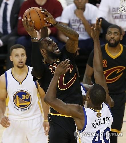 '르브론 제임스 MVP' 클리블랜드, GSW 꺾고 창단 첫 우승…NBA 챔피언 등극 : 네이트 뉴스