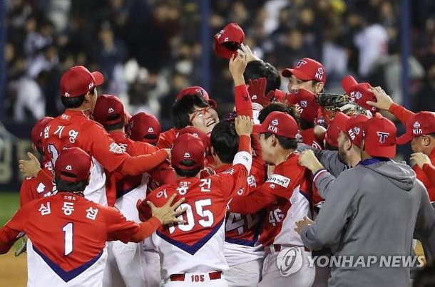 'KS MVP 양현종 SV' KIA, 두산 꺾고 8년 만에 우승 'V11' : 네이트 뉴스