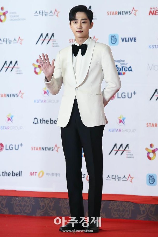 [포토] 2018 AAA b컷 모아보기, 진영 : 네이트 뉴스