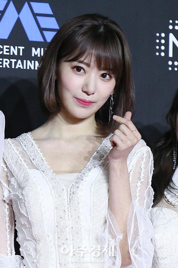 [포토] 2018 MAMA 참석한 아이즈원(IZONE) 미야와키 사쿠라 (2018 마마) : 네이트 뉴스