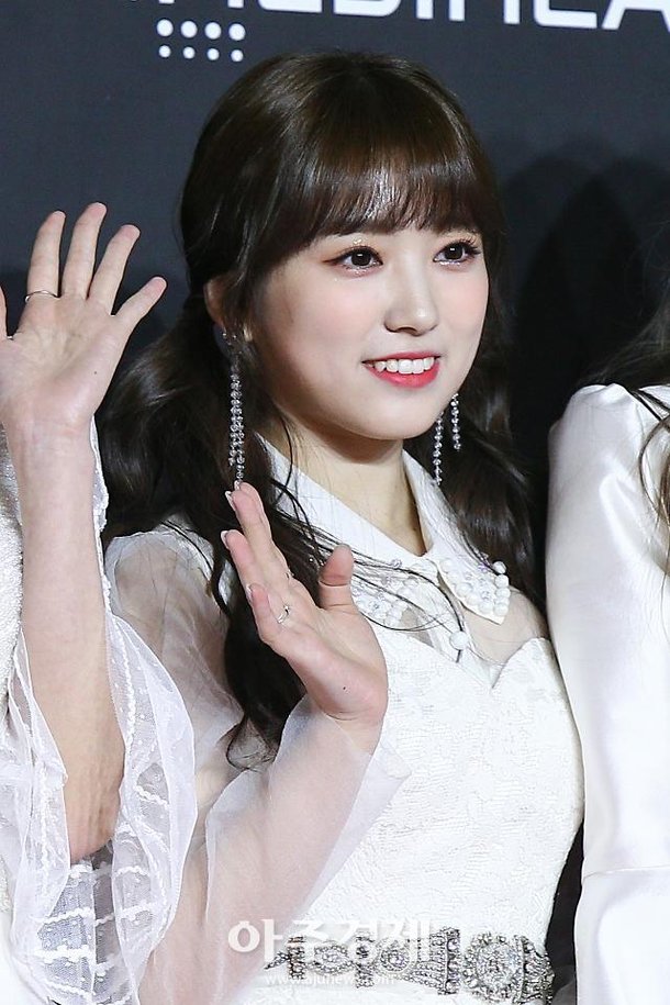 [포토] 2018 MAMA 참석한 아이즈원(IZONE) 야부키 나코 (2018 마마) : 네이트 뉴스