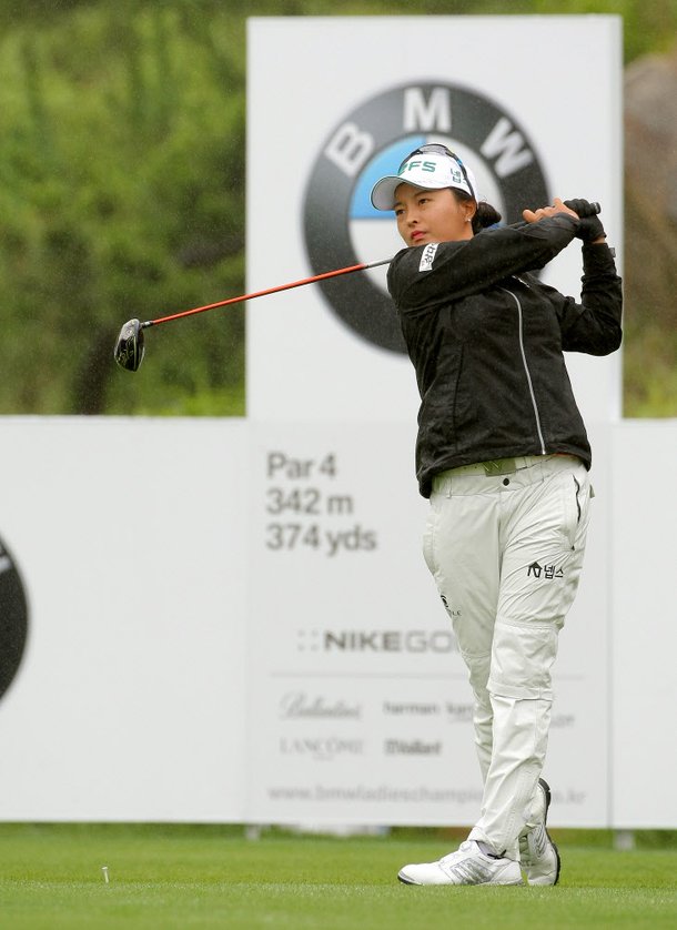 고진영, KLPGA BMW 레이디스 챔피언십 사흘 연속 단독 선두 질주 : 네이트 스포츠