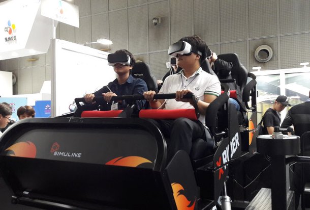 자라나는 VR시장, '멀미' 잡는 놀이기구 되다 : 네이트 뉴스