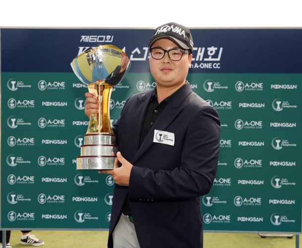 황중곤 올해로 환갑이 된 Kpga 챔피언십 우승새롭게 제작된 우승트로피 첫 주인공 네이트 스포츠
