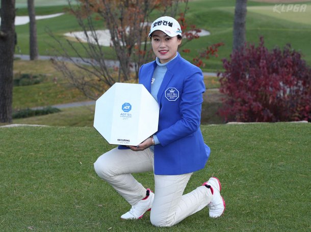 [종합] 지한솔, KLPGA 투어 올 시즌 최종전 ADT캡스 챔피언십 재역전 우승…막판 '뒷심' 발휘 : 네이트 스포츠