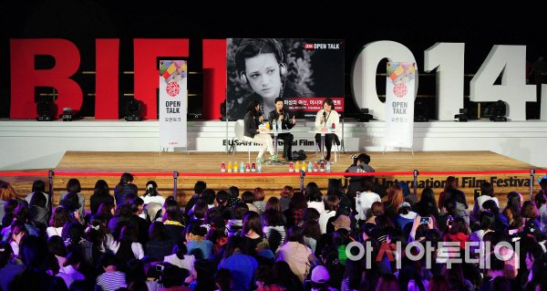 [19th BIFF]아시아 아르젠토 '샤를로뜨 갱스부르 선망하는 배우' : 네이트 연예