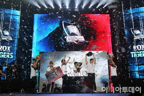 [롤챔스 결승] ROX 타이거즈, 접전 끝에 KT 롤스터 꺾고 우승 : 네이트 뉴스