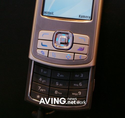 [CeBIT2006]Quadband를 지원하는 'N80' : 네이트 뉴스