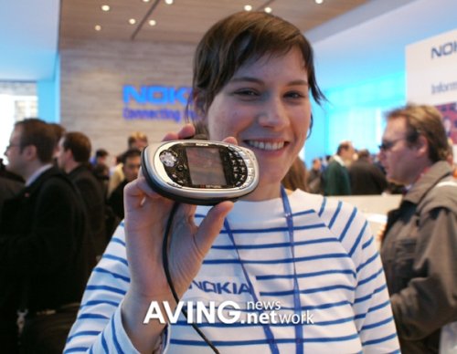 [CeBIT2006]노키아의 게임 전용폰, 'N-Gage' QD : 네이트 뉴스