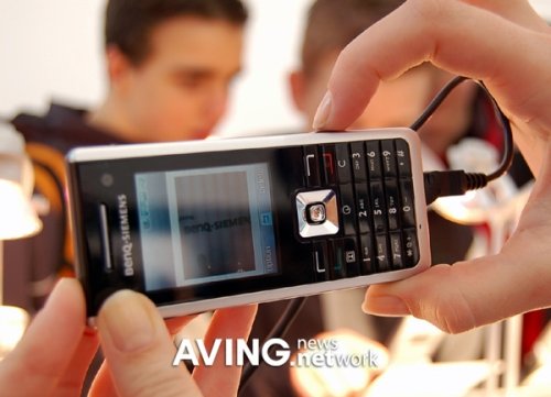 [CeBIT2006]벤큐지멘스, 13mm슬림스타일의 UMTS폰 'S81'선보여 : 네이트 뉴스